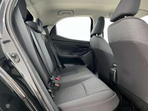 Melns Toyota Yaris 2022 Viļņa, ar dzinēja tilpumu 1.49 L un nobraukumu 98 tūkst. km par 16900 €, foto 8 vietnē AUTOMOTO.COM.LV