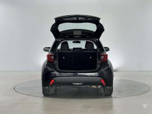 Melns Toyota Yaris 2022 Viļņa, ar dzinēja tilpumu 1.49 L un nobraukumu 98 tūkst. km par 16900 €, foto 11 vietnē AUTOMOTO.COM.LV