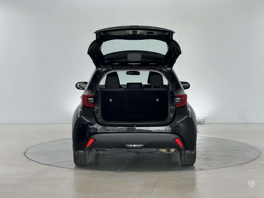 Melns Toyota Yaris 2022 Viļņa, ar dzinēja tilpumu 1.49 L un nobraukumu 98 tūkst. km par 16900 €, foto 11 vietnē AUTOMOTO.COM.LV