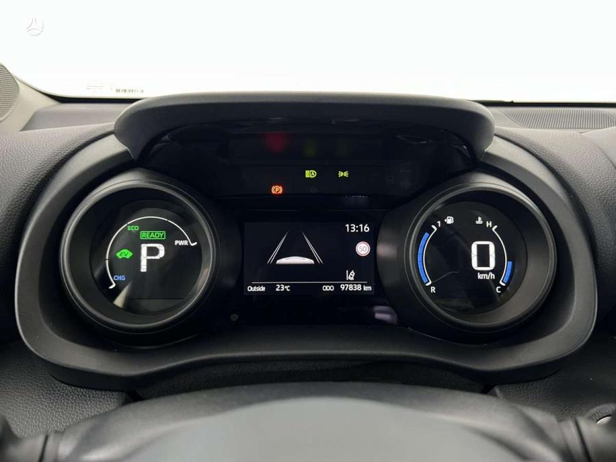 Melns Toyota Yaris 2022 Viļņa, ar dzinēja tilpumu 1.49 L un nobraukumu 98 tūkst. km par 16900 €, foto 14 vietnē AUTOMOTO.COM.LV