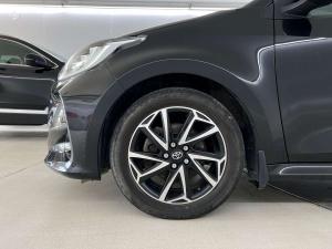 Melns Toyota Yaris 2022 Viļņa, ar dzinēja tilpumu 1.49 L un nobraukumu 98 tūkst. km par 16900 €, foto 16 vietnē AUTOMOTO.COM.LV