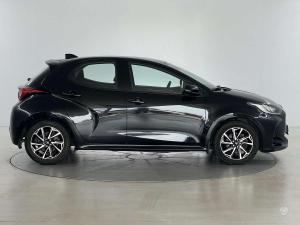 Melns Toyota Yaris 2022 Viļņa, ar dzinēja tilpumu 1.49 L un nobraukumu 98 tūkst. km par 16900 €, foto 17 vietnē AUTOMOTO.COM.LV
