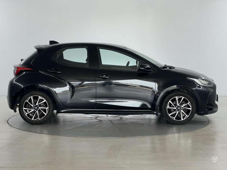 Melns Toyota Yaris 2022 Viļņa, ar dzinēja tilpumu 1.49 L un nobraukumu 98 tūkst. km par 16900 €, foto 17 vietnē AUTOMOTO.COM.LV