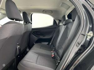 Melns Toyota Yaris 2022 Viļņa, ar dzinēja tilpumu 1.49 L un nobraukumu 98 tūkst. km par 16900 €, foto 20 vietnē AUTOMOTO.COM.LV