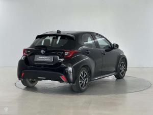 Melns Toyota Yaris 2022 Viļņa, ar dzinēja tilpumu 1.49 L un nobraukumu 98 tūkst. km par 16900 €, foto 21 vietnē AUTOMOTO.COM.LV