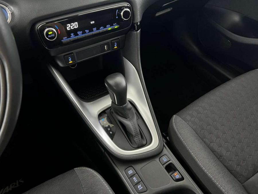 Melns Toyota Yaris 2022 Viļņa, ar dzinēja tilpumu 1.49 L un nobraukumu 98 tūkst. km par 16900 €, foto 24 vietnē AUTOMOTO.COM.LV
