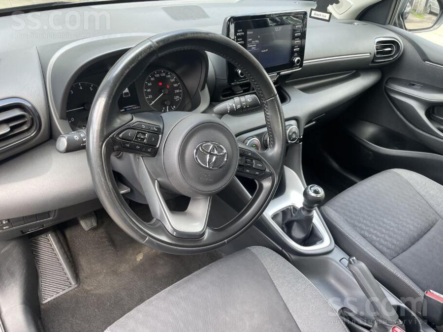 Melns Toyota Yaris 2022 Rīga, ar dzinēja tilpumu 1.50 L un nobraukumu 115 tūkst. km par 9800 €, foto 4 vietnē AUTOMOTO.COM.LV