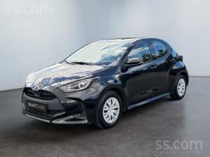 Black Toyota Yaris 2022 in Riga, with an engine capacity of 1.50 L and mileage of 115 thousand km for 13180 €, photo  on AUTOMOTO.COM.LV