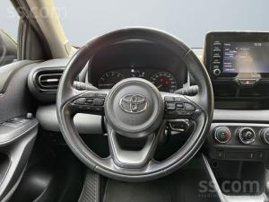 Черный Тойота Ярис 2022 в Рига, объемом двигателя 1.50 л и пробегом 132 тыс. км за 12640 €, фото 13 на AUTOMOTO.COM.LV