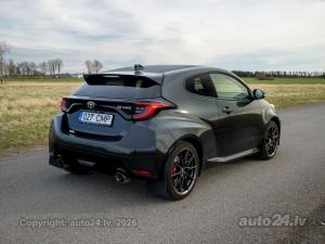 Black Toyota Yaris 2023 in Tallinn, with an engine capacity of 1.60 L and mileage of 16 thousand km for 37500 €, photo 4 on AUTOMOTO.COM.LV