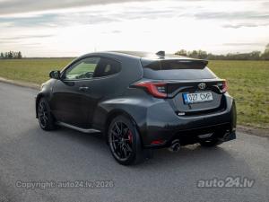 Black Toyota Yaris 2023 in Tallinn, with an engine capacity of 1.60 L and mileage of 16 thousand km for 37500 €, photo 5 on AUTOMOTO.COM.LV