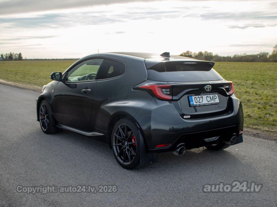 Black Toyota Yaris 2023 in Tallinn, with an engine capacity of 1.60 L and mileage of 16 thousand km for 37500 €, photo 5 on AUTOMOTO.COM.LV