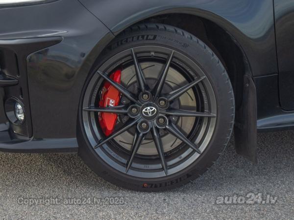 Melns Toyota Yaris 2023 Tallina, ar dzinēja tilpumu 1.60 L un nobraukumu 16 tūkst. km par 37500 €, foto 8 vietnē AUTOMOTO.COM.LV