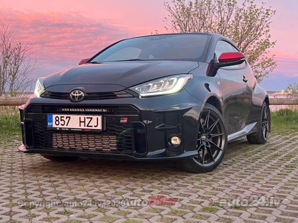 Black Toyota Yaris 2023 in Tallinn, with an engine capacity of 1.60 L and mileage of 50 thousand km for 35200 €, photo 1 on AUTOMOTO.COM.LV