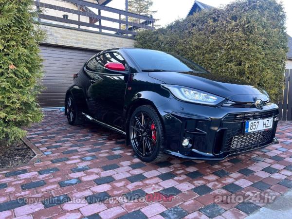 Black Toyota Yaris 2023 in Tallinn, with an engine capacity of 1.60 L and mileage of 50 thousand km for 35200 €, photo 4 on AUTOMOTO.COM.LV