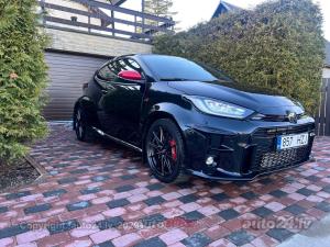 Melns Toyota Yaris 2023 Tallina, ar dzinēja tilpumu 1.60 L un nobraukumu 50 tūkst. km par 35200 €, foto 4 vietnē AUTOMOTO.COM.LV