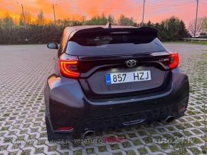 Melns Toyota Yaris 2023 Tallina, ar dzinēja tilpumu 1.60 L un nobraukumu 50 tūkst. km par 35200 €, foto 5 vietnē AUTOMOTO.COM.LV
