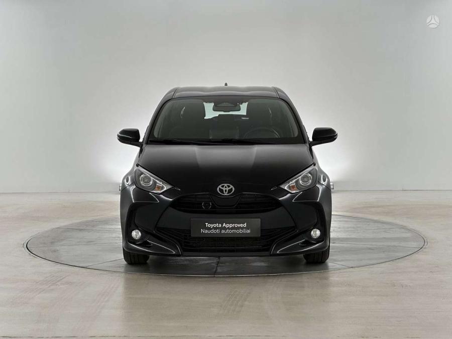 Melns Toyota Yaris 2024 Viļņa, ar dzinēja tilpumu 1.49 L un nobraukumu 72 tūkst. km par 18900 €, foto 6 vietnē AUTOMOTO.COM.LV
