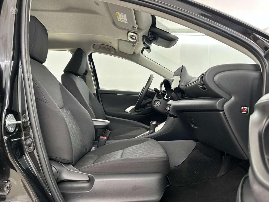Melns Toyota Yaris 2024 Viļņa, ar dzinēja tilpumu 1.49 L un nobraukumu 72 tūkst. km par 18900 €, foto 7 vietnē AUTOMOTO.COM.LV