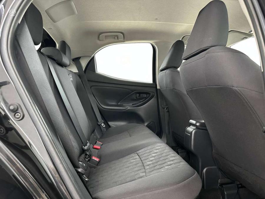 Melns Toyota Yaris 2024 Viļņa, ar dzinēja tilpumu 1.49 L un nobraukumu 72 tūkst. km par 18900 €, foto 8 vietnē AUTOMOTO.COM.LV