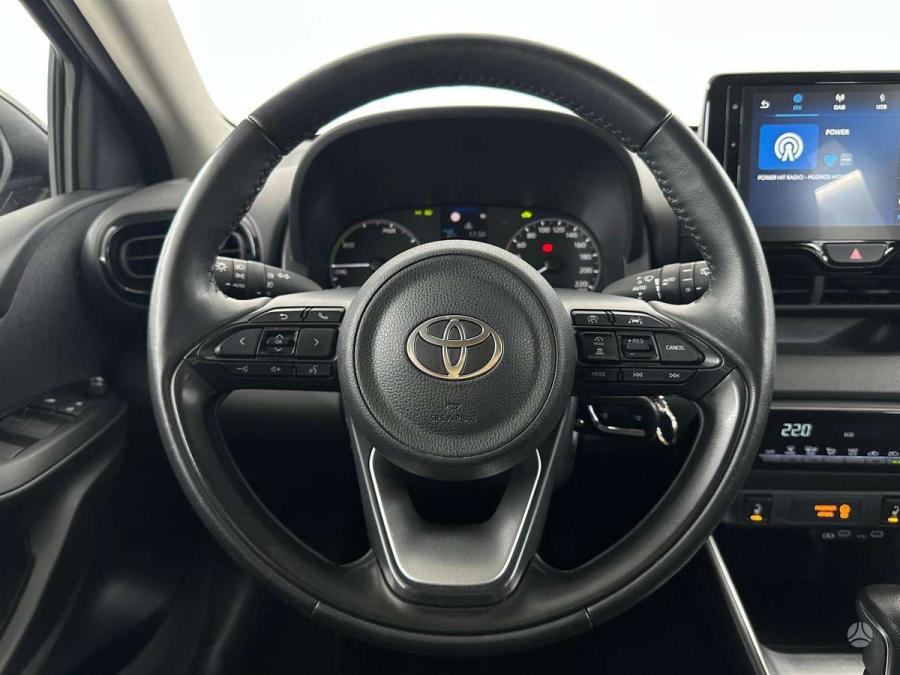 Melns Toyota Yaris 2024 Viļņa, ar dzinēja tilpumu 1.49 L un nobraukumu 72 tūkst. km par 18900 €, foto 13 vietnē AUTOMOTO.COM.LV