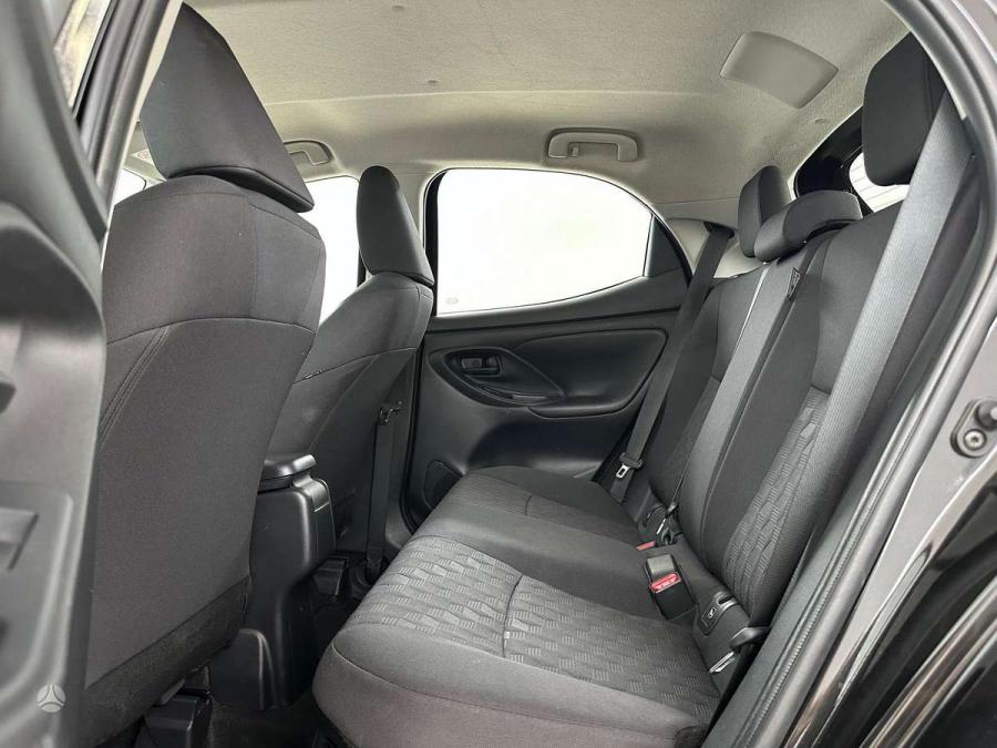 Melns Toyota Yaris 2024 Viļņa, ar dzinēja tilpumu 1.49 L un nobraukumu 72 tūkst. km par 18900 €, foto 20 vietnē AUTOMOTO.COM.LV