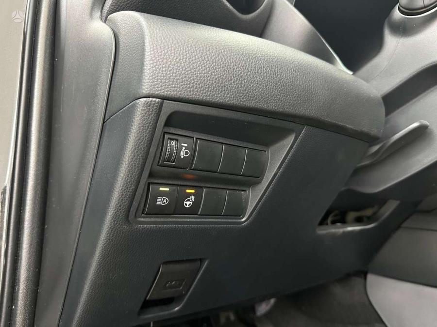 Melns Toyota Yaris 2024 Viļņa, ar dzinēja tilpumu 1.49 L un nobraukumu 72 tūkst. km par 18900 €, foto 25 vietnē AUTOMOTO.COM.LV