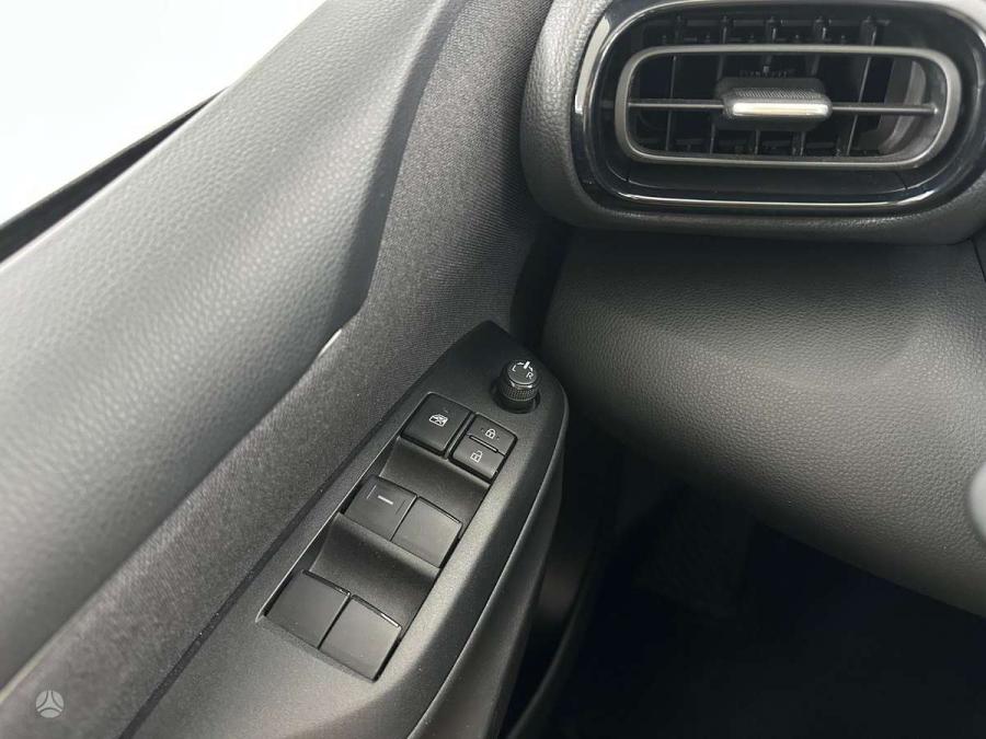 Melns Toyota Yaris 2024 Viļņa, ar dzinēja tilpumu 1.49 L un nobraukumu 72 tūkst. km par 18900 €, foto 26 vietnē AUTOMOTO.COM.LV