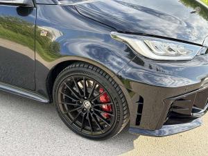 Black Toyota Yaris 2024 in Vilkaviskis, with an engine capacity of 1.62 L and mileage of 16 thousand km for 42500 €, photo 9 on AUTOMOTO.COM.LV