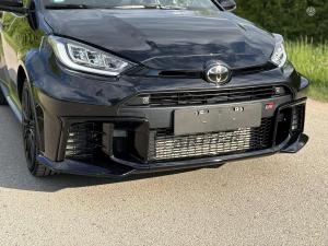 Black Toyota Yaris 2024 in Vilkaviskis, with an engine capacity of 1.62 L and mileage of 16 thousand km for 42500 €, photo 10 on AUTOMOTO.COM.LV