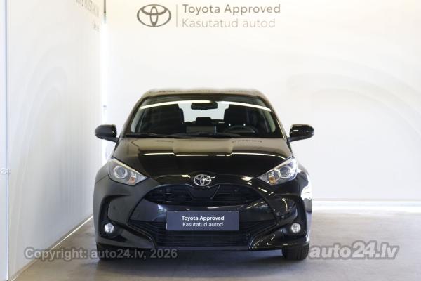 Black Toyota Yaris 2025 in Tallinn, with an engine capacity of 1.49 L and mileage of 27 thousand km for 21400 €, photo 5 on AUTOMOTO.COM.LV