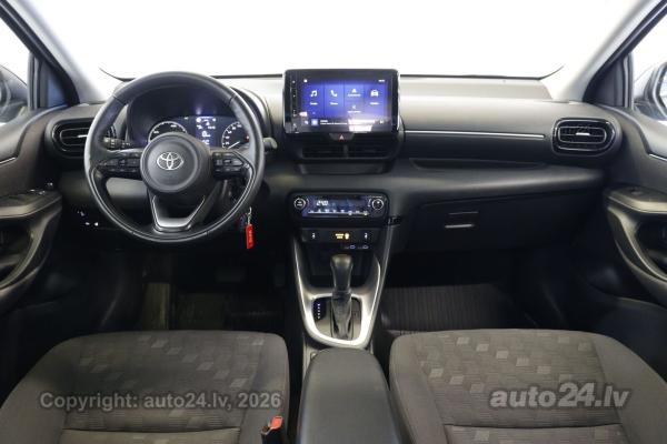 Black Toyota Yaris 2025 in Tallinn, with an engine capacity of 1.49 L and mileage of 27 thousand km for 21400 €, photo 8 on AUTOMOTO.COM.LV
