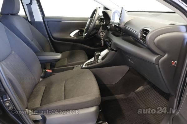 Melns Toyota Yaris 2025 Tallina, ar dzinēja tilpumu 1.49 L un nobraukumu 27 tūkst. km par 21400 €, foto 6 vietnē AUTOMOTO.COM.LV