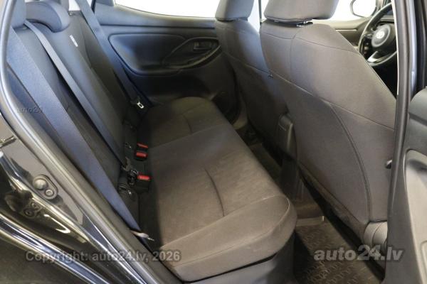 Melns Toyota Yaris 2025 Tallina, ar dzinēja tilpumu 1.49 L un nobraukumu 27 tūkst. km par 21400 €, foto 7 vietnē AUTOMOTO.COM.LV