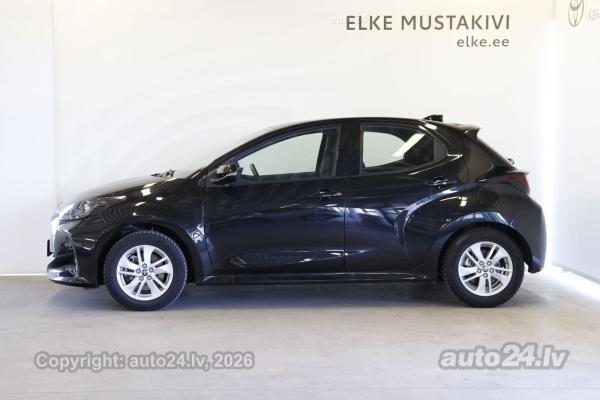 Black Toyota Yaris 2025 in Tallinn, with an engine capacity of 1.49 L and mileage of 27 thousand km for 21400 €, photo 3 on AUTOMOTO.COM.LV