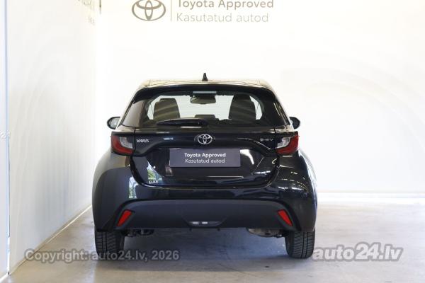 Black Toyota Yaris 2025 in Tallinn, with an engine capacity of 1.49 L and mileage of 27 thousand km for 21400 €, photo 4 on AUTOMOTO.COM.LV
