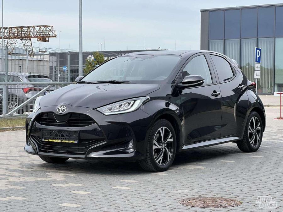 Black Toyota Yaris 2025 in Siauliai, with an engine capacity of 1.50 L and mileage of 5 thousand km for 20400 €, photo 1 on AUTOMOTO.COM.LV