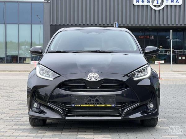 Black Toyota Yaris 2025 in Siauliai, with an engine capacity of 1.50 L and mileage of 5 thousand km for 20400 €, photo 3 on AUTOMOTO.COM.LV