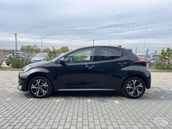 Black Toyota Yaris 2025 in Siauliai, with an engine capacity of 1.50 L and mileage of 5 thousand km for 20400 €, photo 5 on AUTOMOTO.COM.LV