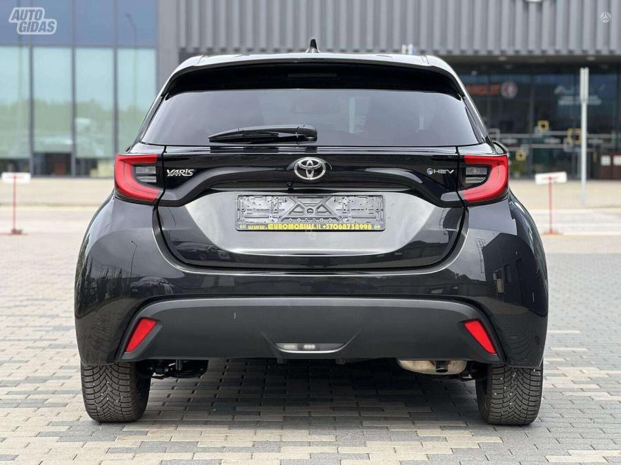 Black Toyota Yaris 2025 in Siauliai, with an engine capacity of 1.50 L and mileage of 5 thousand km for 20400 €, photo 7 on AUTOMOTO.COM.LV