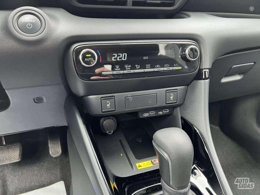 Black Toyota Yaris 2025 in Siauliai, with an engine capacity of 1.50 L and mileage of 5 thousand km for 20400 €, photo 21 on AUTOMOTO.COM.LV