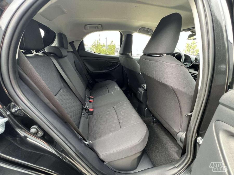Black Toyota Yaris 2025 in Siauliai, with an engine capacity of 1.50 L and mileage of 5 thousand km for 20400 €, photo 26 on AUTOMOTO.COM.LV