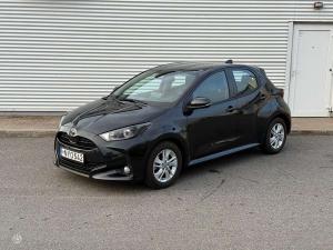 Melns Toyota Yaris 2025 Viļņa, ar dzinēja tilpumu 1.49 L un nobraukumu 12 tūkst. km par 20280 €, foto  vietnē AUTOMOTO.COM.LV