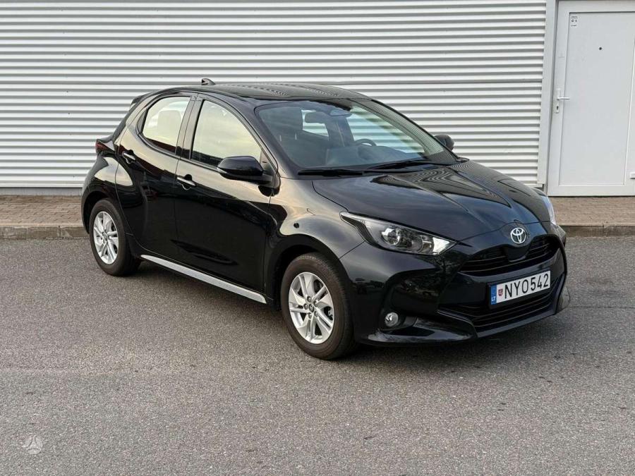 Melns Toyota Yaris 2025 Viļņa, ar dzinēja tilpumu 1.49 L un nobraukumu 12 tūkst. km par 20280 €, foto 3 vietnē AUTOMOTO.COM.LV