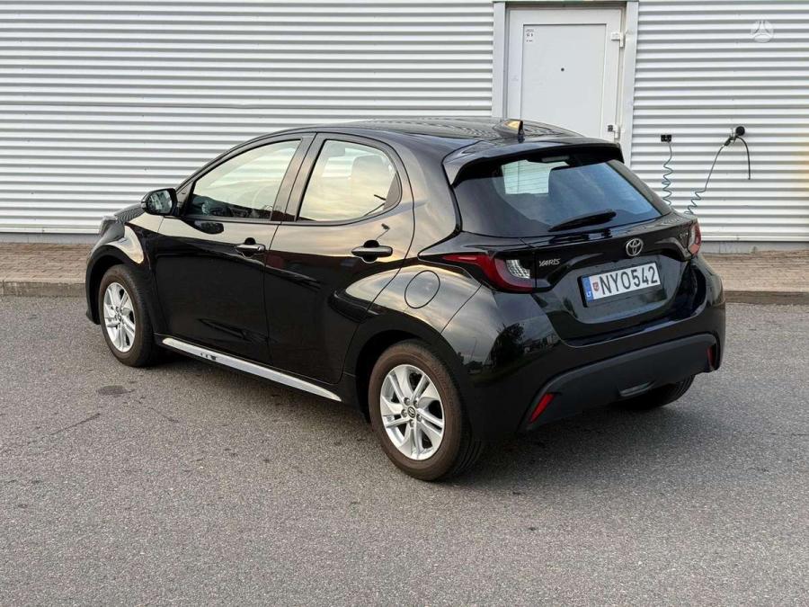 Melns Toyota Yaris 2025 Viļņa, ar dzinēja tilpumu 1.49 L un nobraukumu 12 tūkst. km par 20280 €, foto 5 vietnē AUTOMOTO.COM.LV