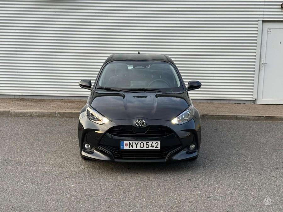 Melns Toyota Yaris 2025 Viļņa, ar dzinēja tilpumu 1.49 L un nobraukumu 12 tūkst. km par 20280 €, foto 6 vietnē AUTOMOTO.COM.LV