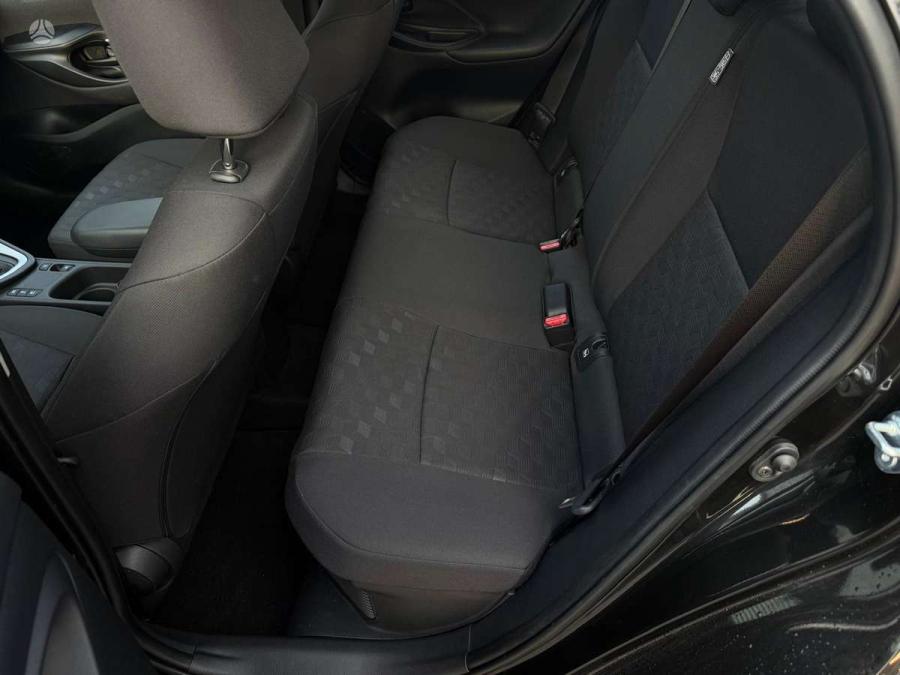 Melns Toyota Yaris 2025 Viļņa, ar dzinēja tilpumu 1.49 L un nobraukumu 12 tūkst. km par 20280 €, foto 10 vietnē AUTOMOTO.COM.LV