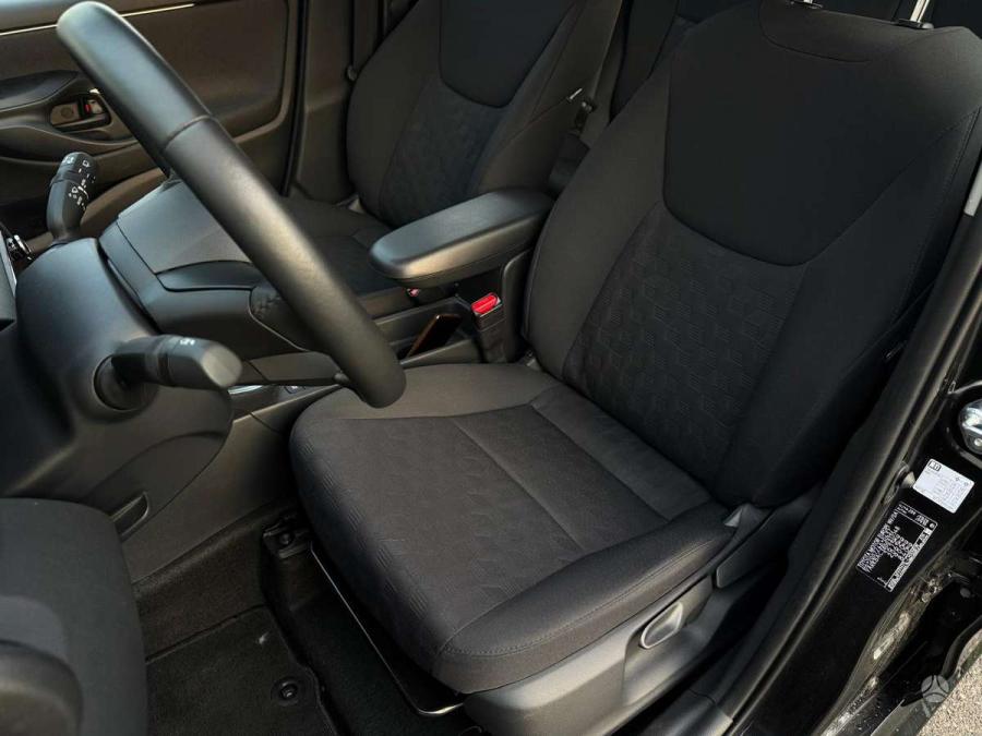 Melns Toyota Yaris 2025 Viļņa, ar dzinēja tilpumu 1.49 L un nobraukumu 12 tūkst. km par 20280 €, foto 12 vietnē AUTOMOTO.COM.LV