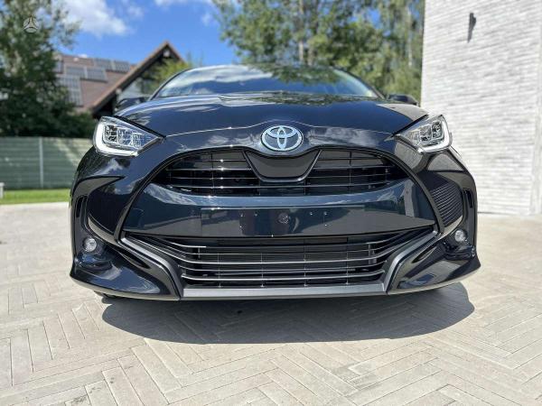 Black Toyota Yaris 2025 in Vilnius, with an engine capacity of 1.50 L and mileage of 2 thousand km for 23400 €, photo 7 on AUTOMOTO.COM.LV