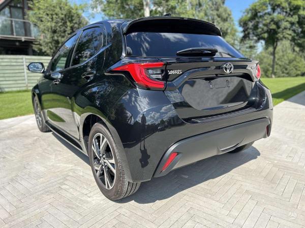 Black Toyota Yaris 2025 in Vilnius, with an engine capacity of 1.50 L and mileage of 2 thousand km for 23400 €, photo 9 on AUTOMOTO.COM.LV